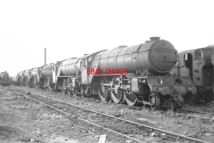 PHOTO LNER CLASS V2 LOCO NO 60941 AT SWINDON SCRAP LINE 1960'S | eBay