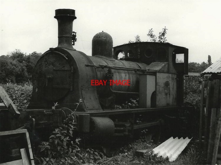 PHOTO KERR STUART 10 0-4-0WT NO 3066 OF 1918 LYING WITHDRAWN IN THE ...