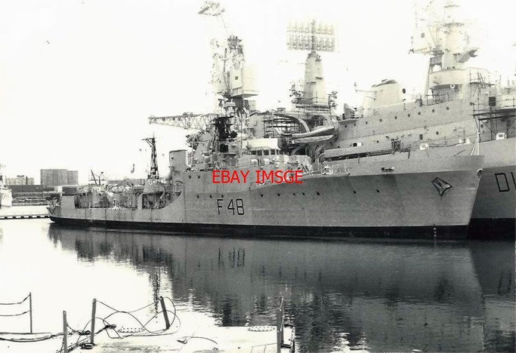 PHOTO HMS DUNDAS AT THE PORTSMOUTH NAVY DAY 08/80 THE LAST ACTIVE TYPE ...
