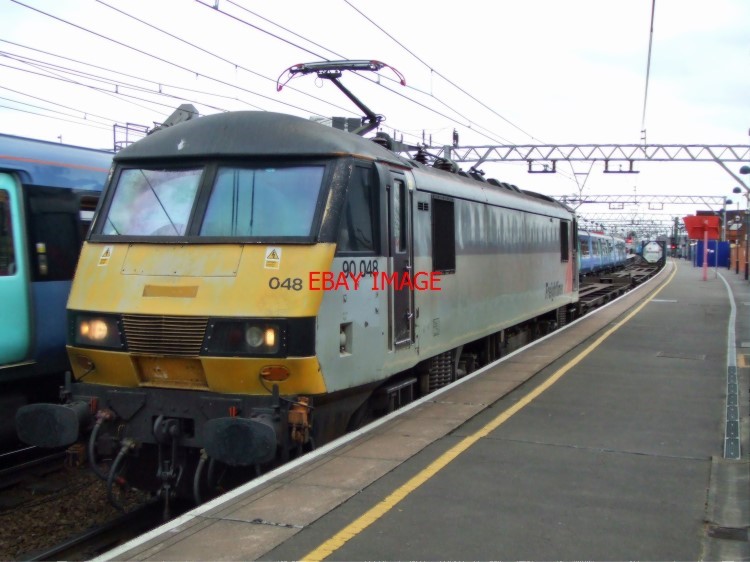PHOTO CLASS 90 NO 90 048 IN FREIGHTLINER TWO TONE GREY LIVERY PASSING ...