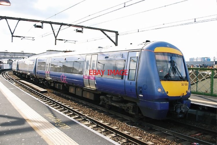 PHOTO CLASS 357 4-CAR EMU NO 357 028 LONDON TILBURY AND SOUTHEND ...
