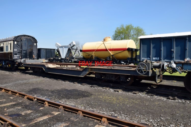 PHOTO UNKNOWN GWR BOGIE WELL WAGON AT THE GREAT WESTERN SOCIETY DIDCOT ...
