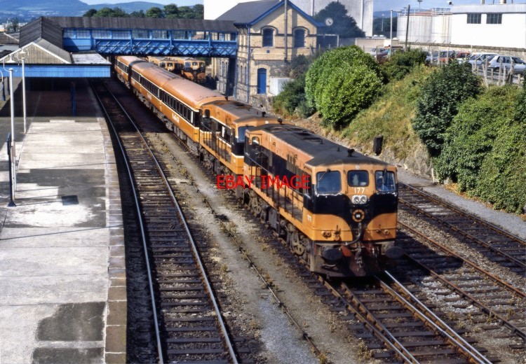 PHOTO IRISH RAILWAY - CIE LOCO NO 177 & 160 DUNDALK 09.07.1989 | eBay