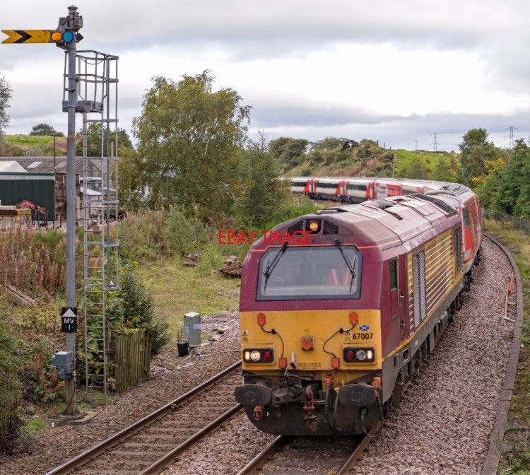 PHOTO CLASS 67 DIESEL LOCOMOTIVE 67007 APPROACHES BRAMPTON STATION WITH ...