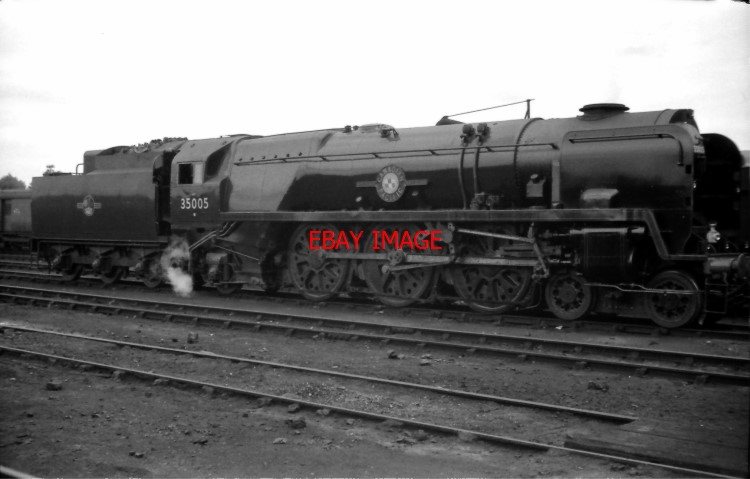 PHOTO SR BULLEID 'MERCHANT NAVY' PACIFIC 35005 'CANADIAN PACIFIC' IS IN ...