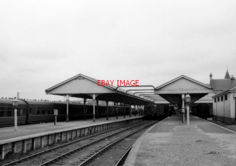 PHOTO ELGIN EAST RAILWAY STATION 17TH MAY 1961 | eBay