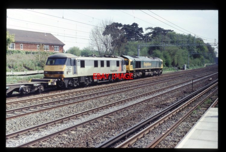ORIGINAL 35mm SLIDE CLASS 90 LOCO 90044 AND CLASS 66 66591 AT ...