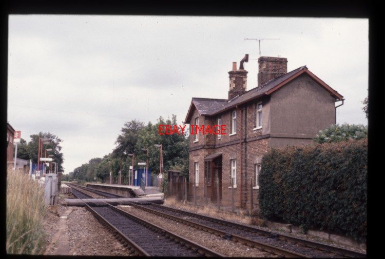PHOTO FARNBOROUGH TOWN RAILWAY STATION 1991 LOOKING NORTH | eBay