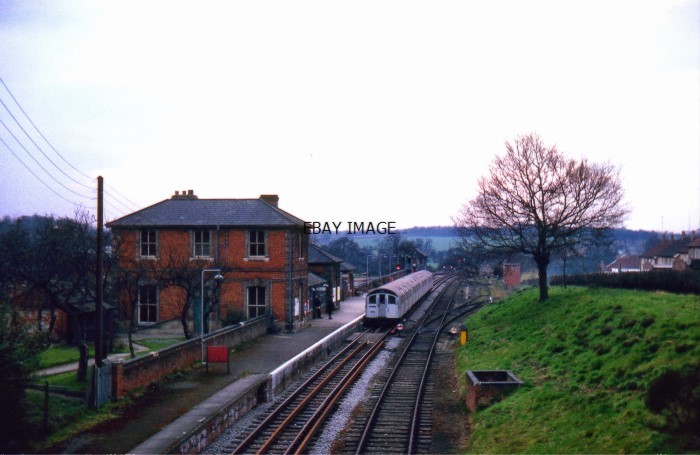 PHOTO ONGAR RAILWAY STATION LONDON TRANSPORT UNDERGROUND TRAIN ...