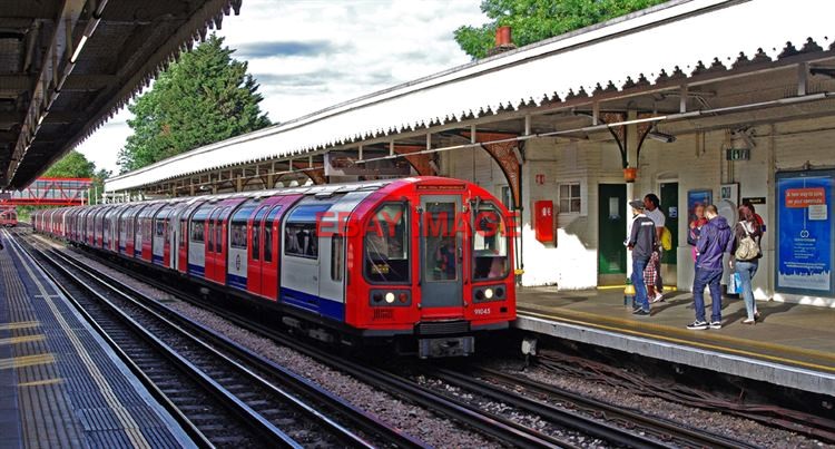 PHOTO A Train Of Westbound London Underground 1992 Central Line Tube ...