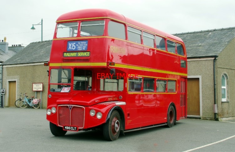PHOTO EX LONDON TRANSPORT ROUTEMASTER BUS RMC 1490 OUTSIDE PORTHMAD | eBay