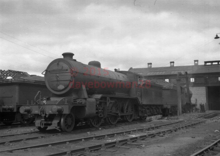 PHOTO LNER 61735 STANDING OUTSIDE THE SHED AT EASTFIELD IN 1953 | eBay